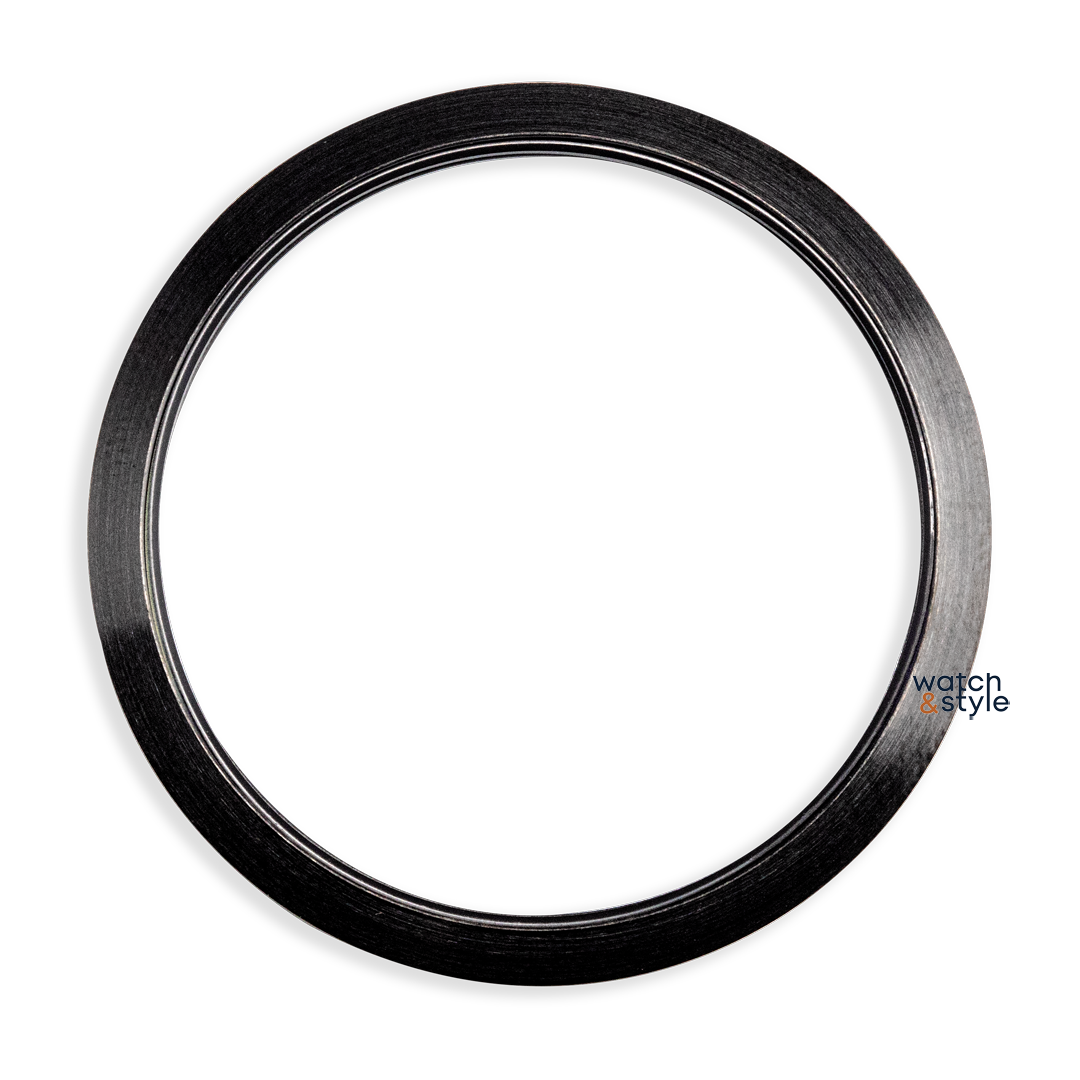 Looking for a particular style: black ring or plain black bezel on ...